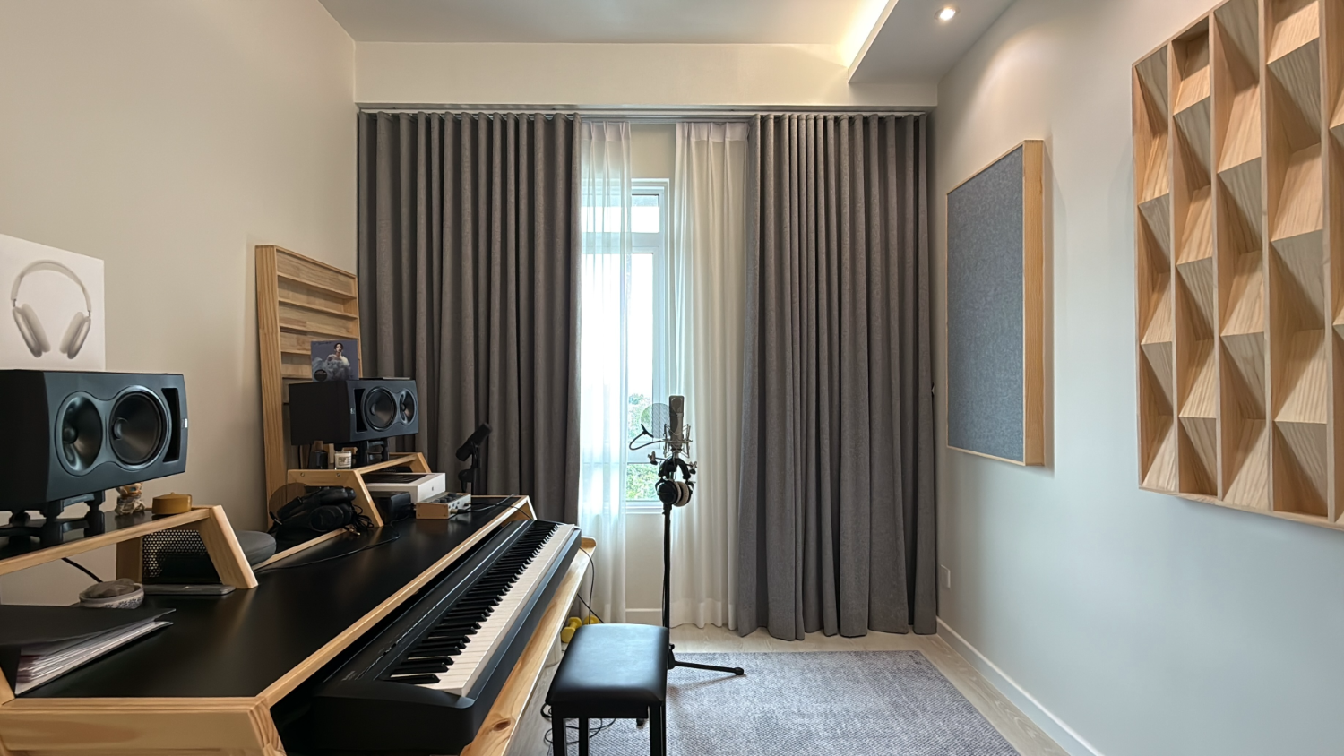 MALAYSIAN SINGER-SONGWRITER Yise Loo Commercial Interior Design | PJ